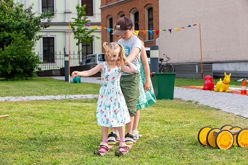 Sehfrühförderung bei starker Sehbehinderung bei Kindern
